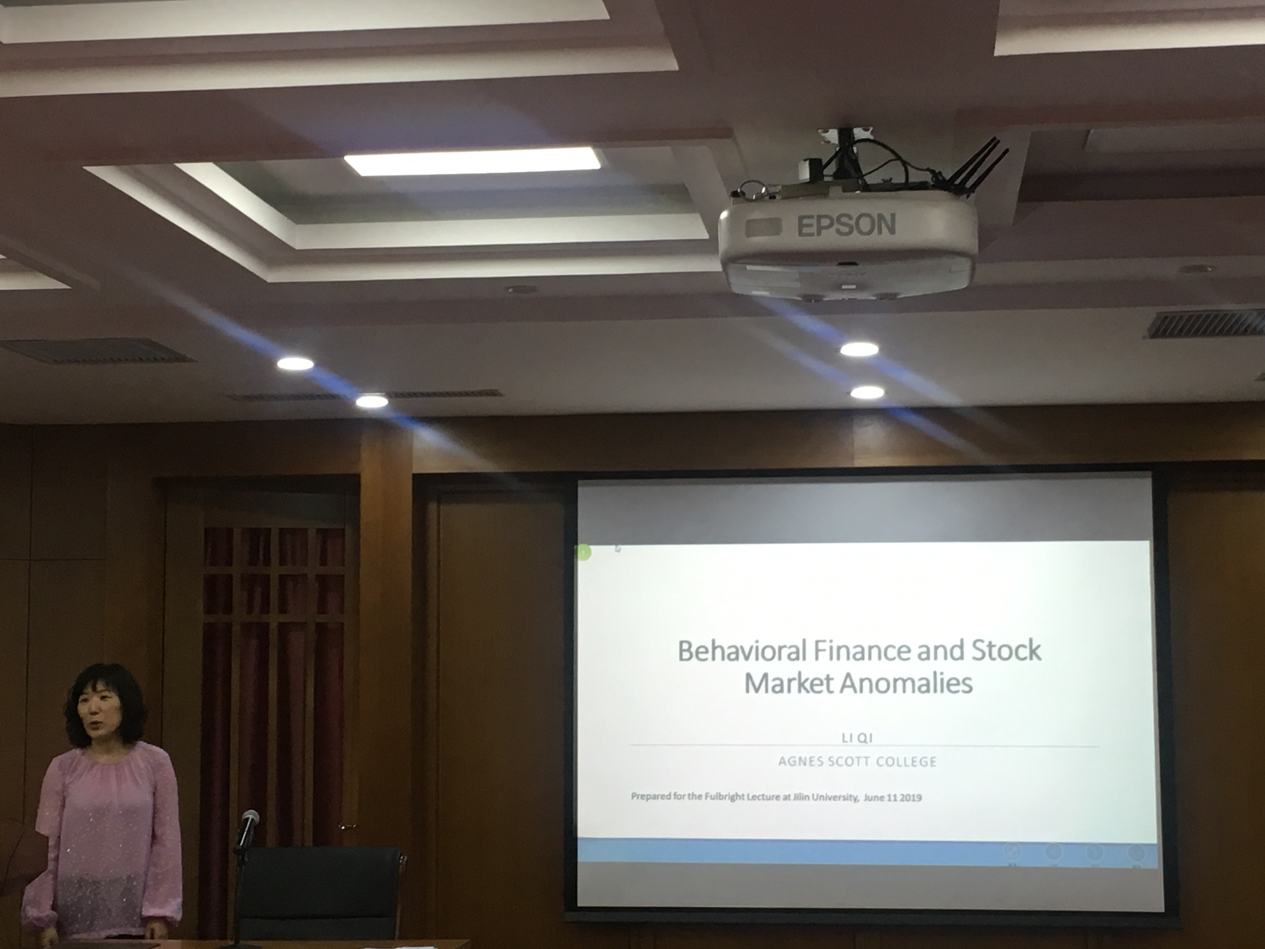 美国富布莱特学者Li Qi教授应邀来我院作讲座-吉林大学经济学院